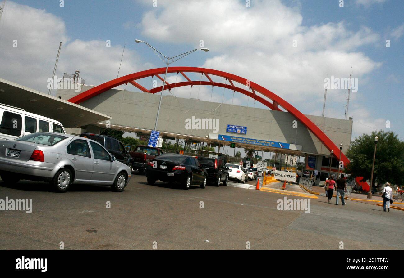 Border crossing mexico line hi-res stock photography and images - Alamy