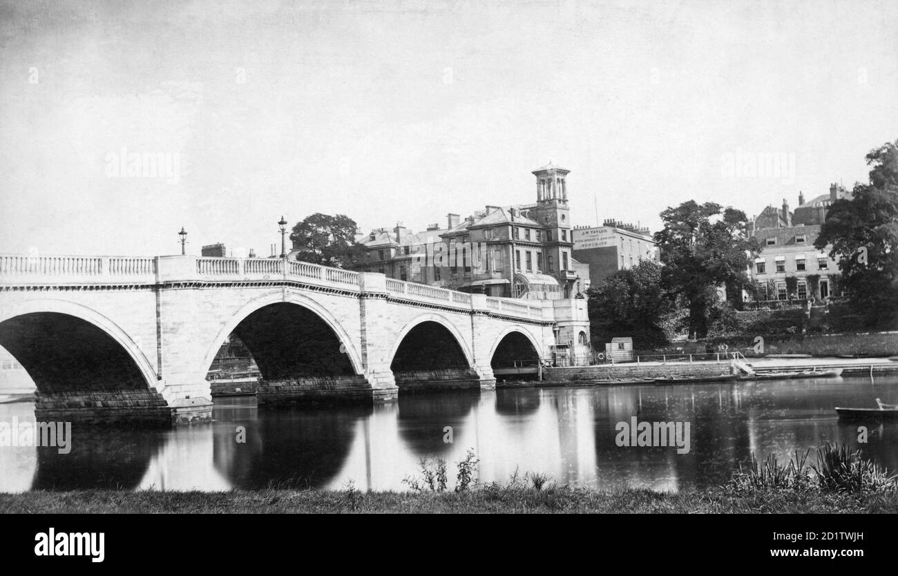 RICHMOND BRIDGE, Richmond upon Thames, London. Richmond Bridge was ...