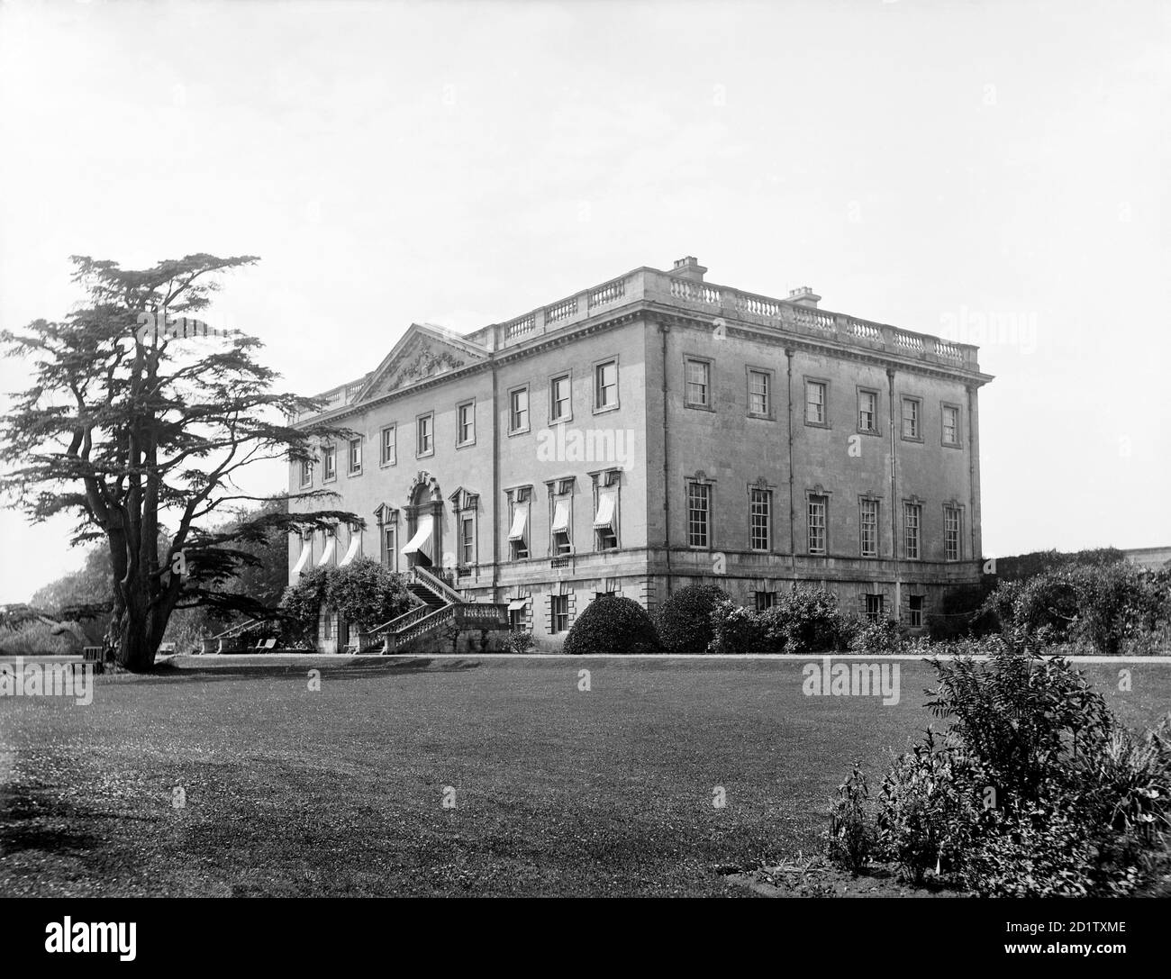KIRTLINGTON PARK, Kirtlington, Oxfordshire. Exterior view of handsome ...
