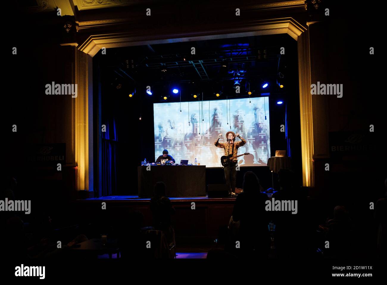 Tom tell singer hi-res stock photography and images - Alamy