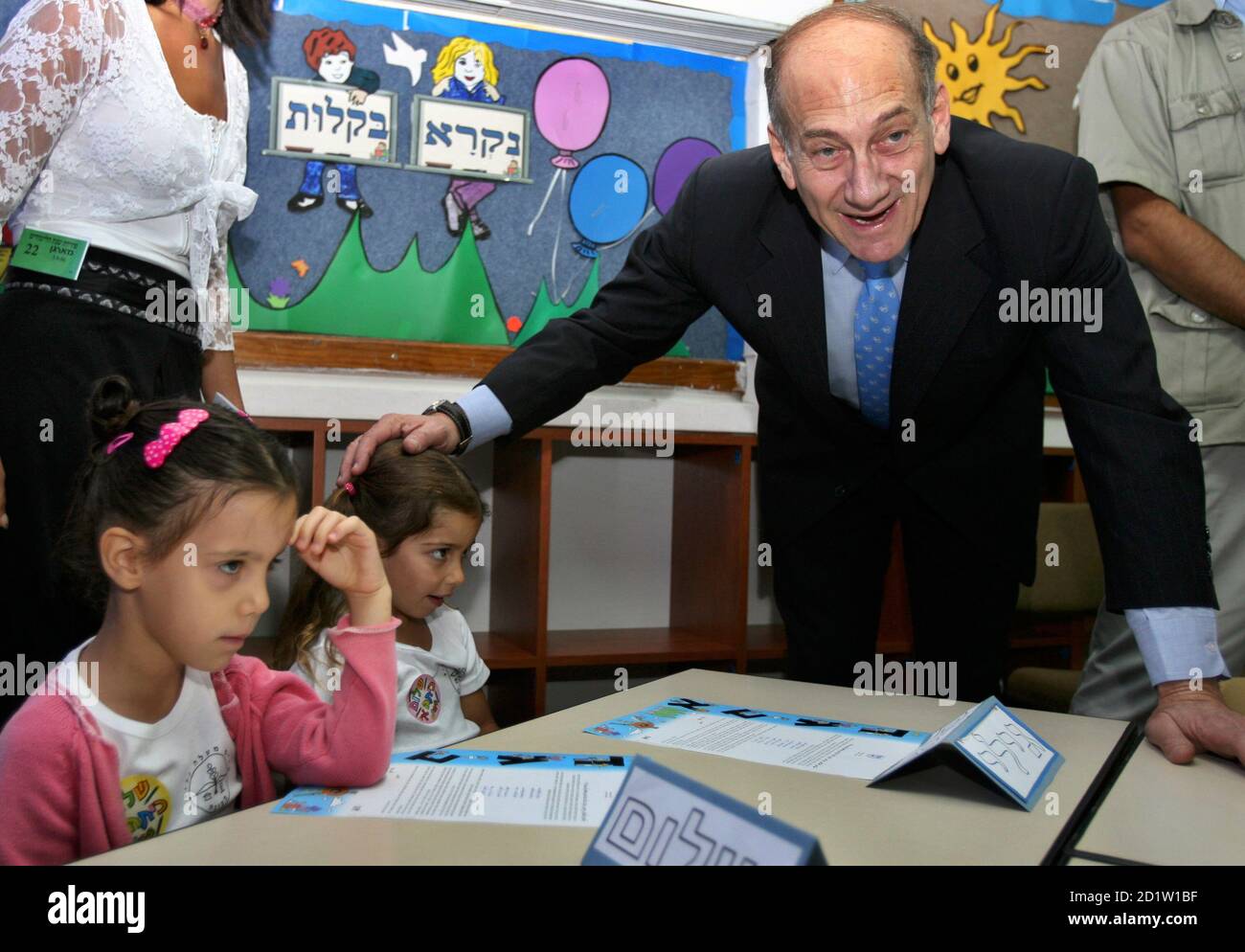 First grade students classroom hi-res stock photography and images - Alamy
