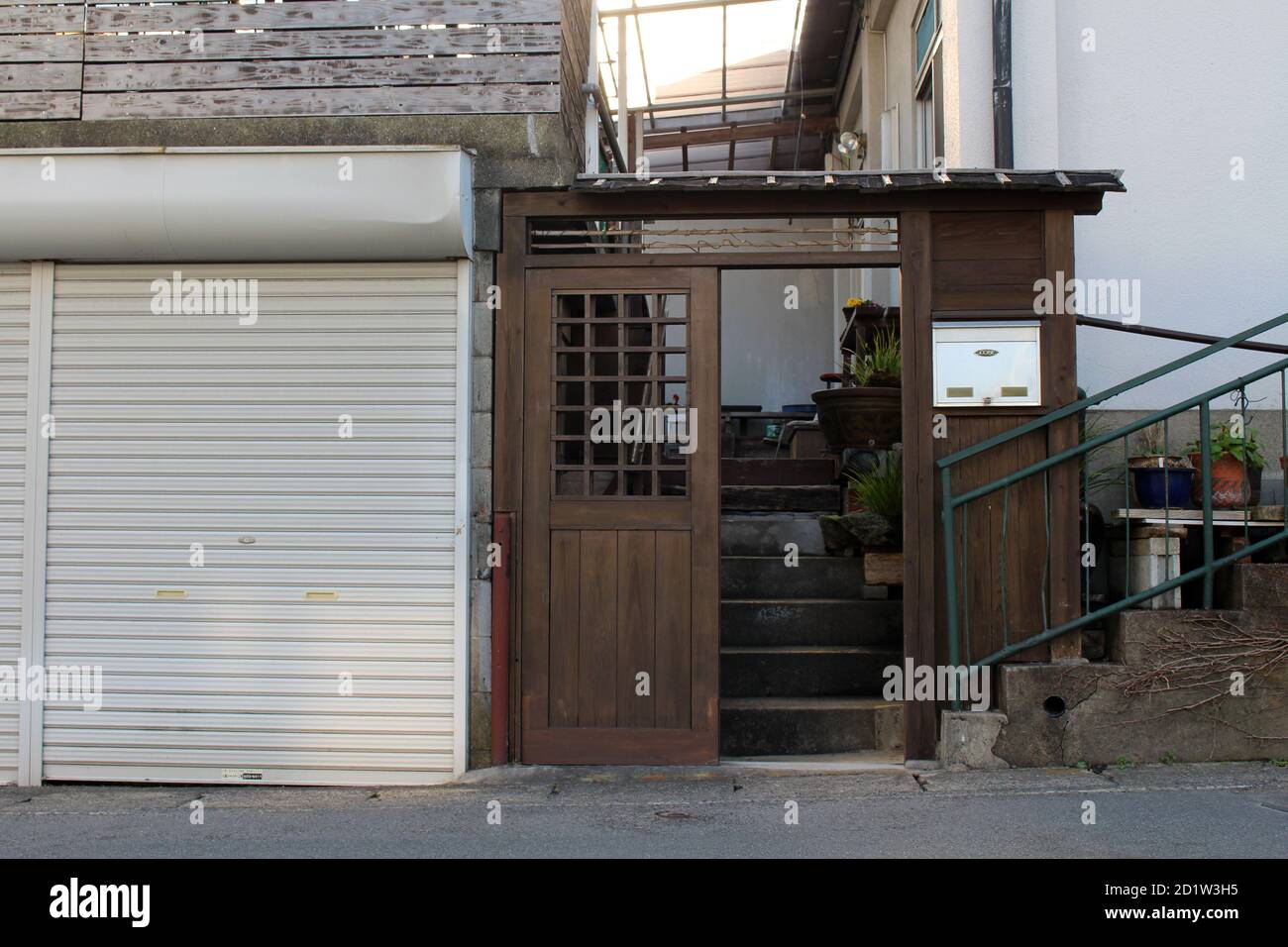 Wooden entrance gate or door of Japanese traditional house in Beppu ...