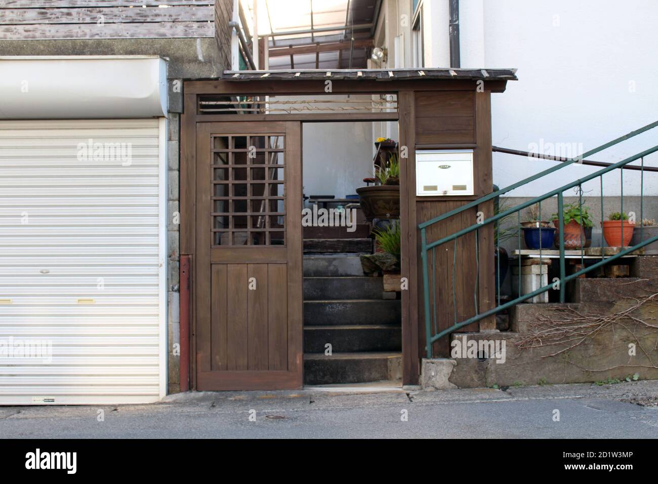 Wooden entrance gate or door of Japanese traditional house in Beppu ...