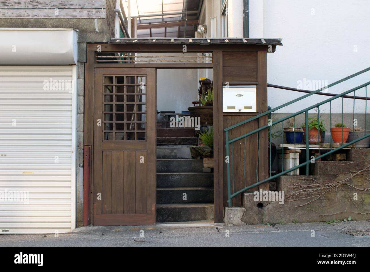 Wooden entrance gate or door of Japanese traditional house in Beppu ...