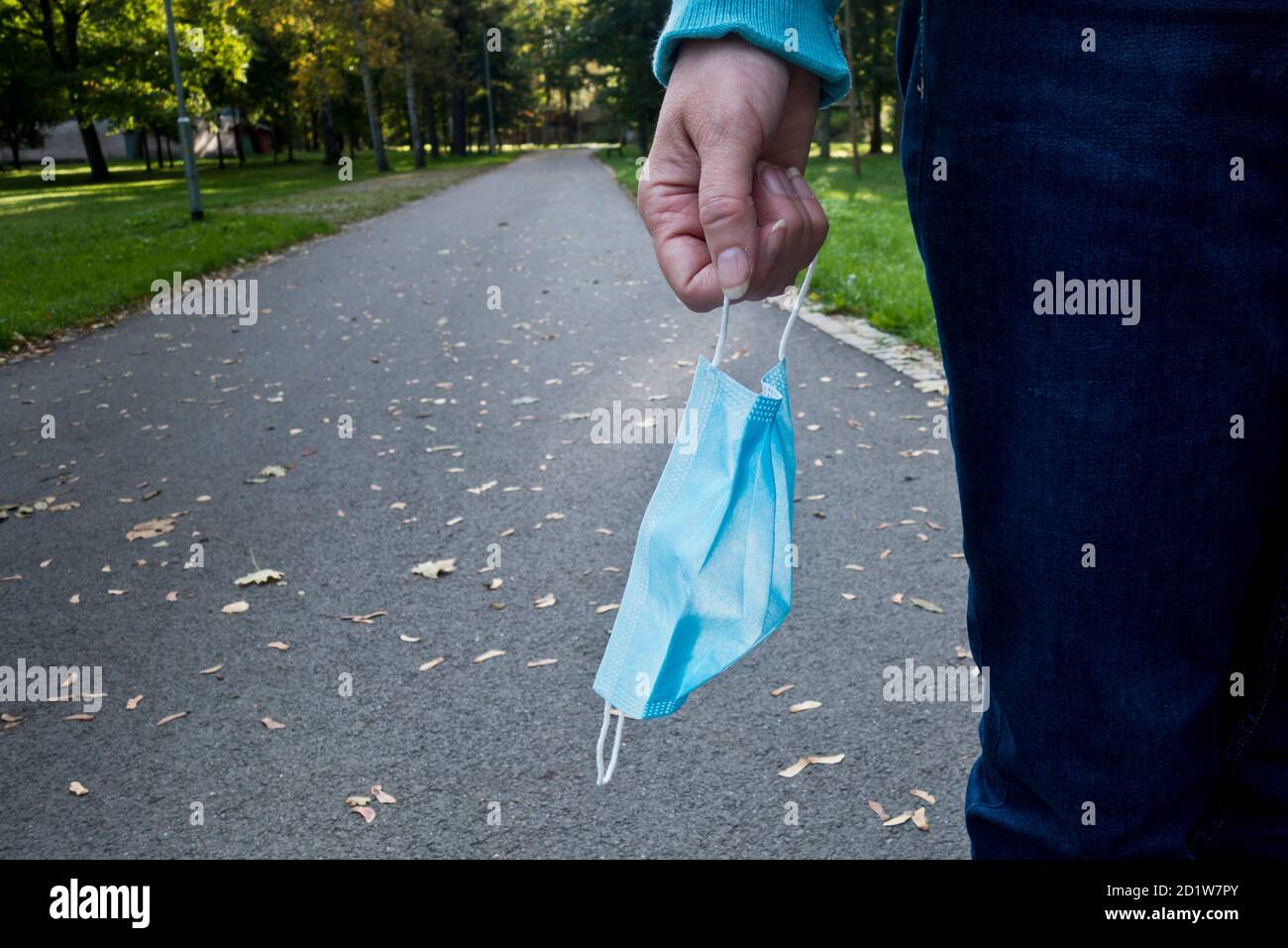 Woman disposable face mask hi-res stock photography and images - Alamy