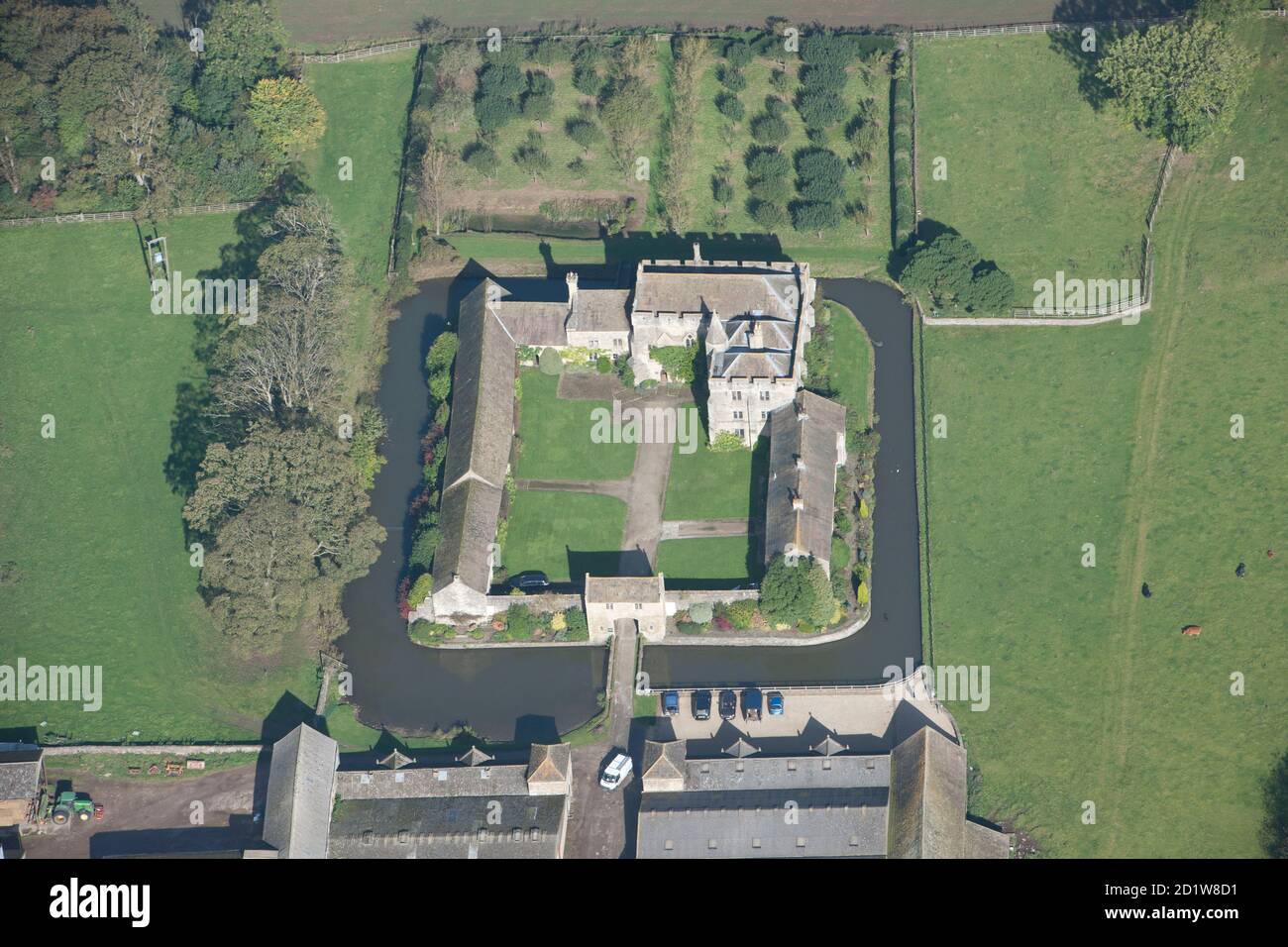 Medieval fortified manor house hi-res stock photography and images - Alamy