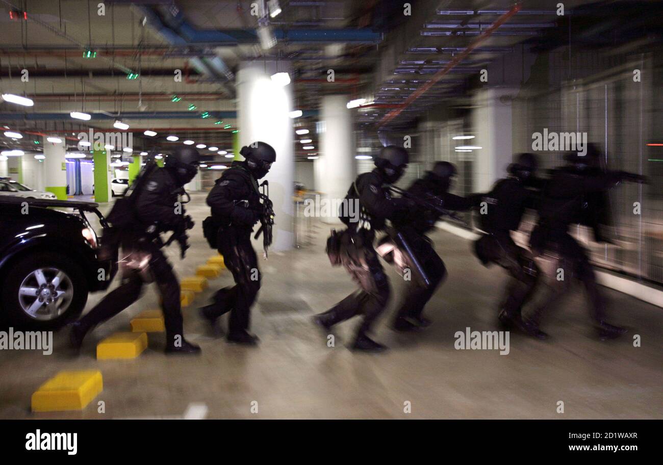 Special tactics hi-res stock photography and images - Alamy