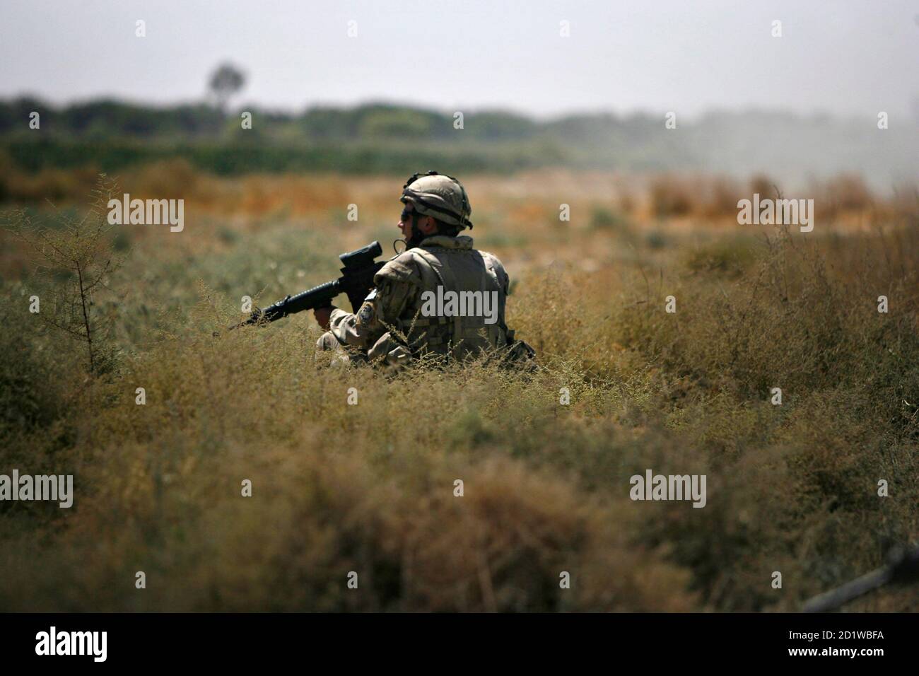 Canadian soldier rifle hi-res stock photography and images - Alamy