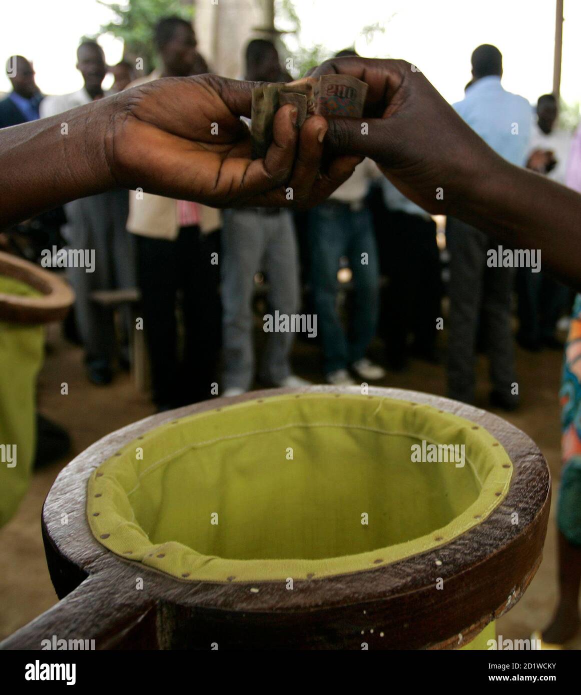 Money collect church mass hi-res stock photography and images - Alamy