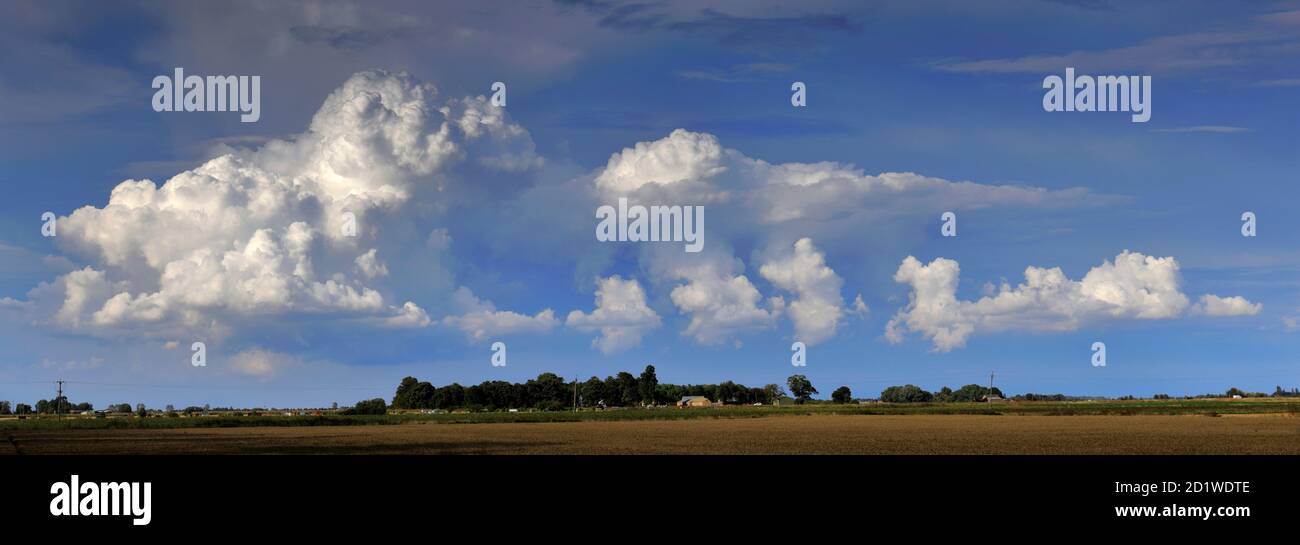 Cumulonimbus capillatus clouds uk hi-res stock photography and images ...