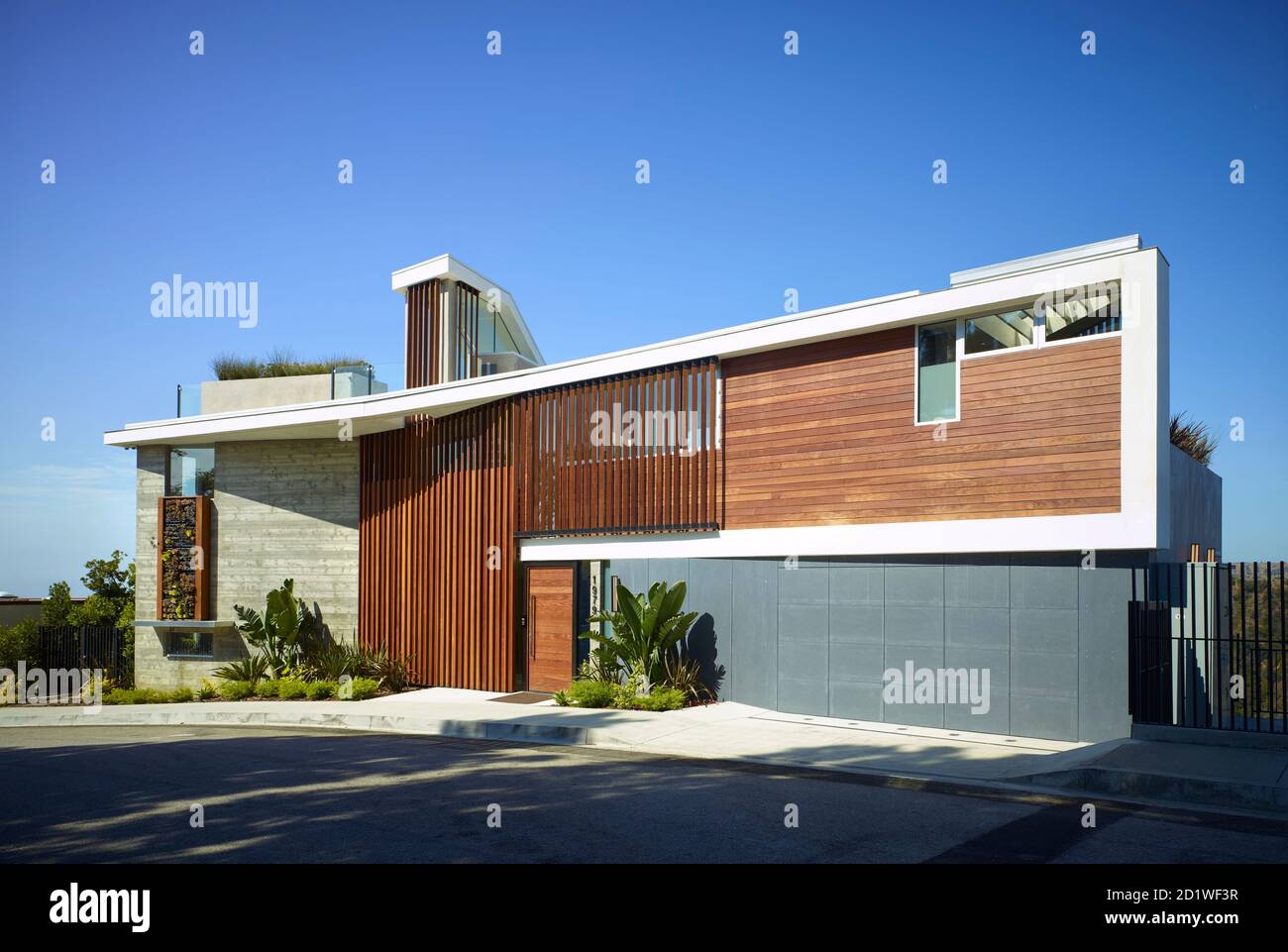 Exterior view of Stradella House, Bel Air, California, USA, completed ...