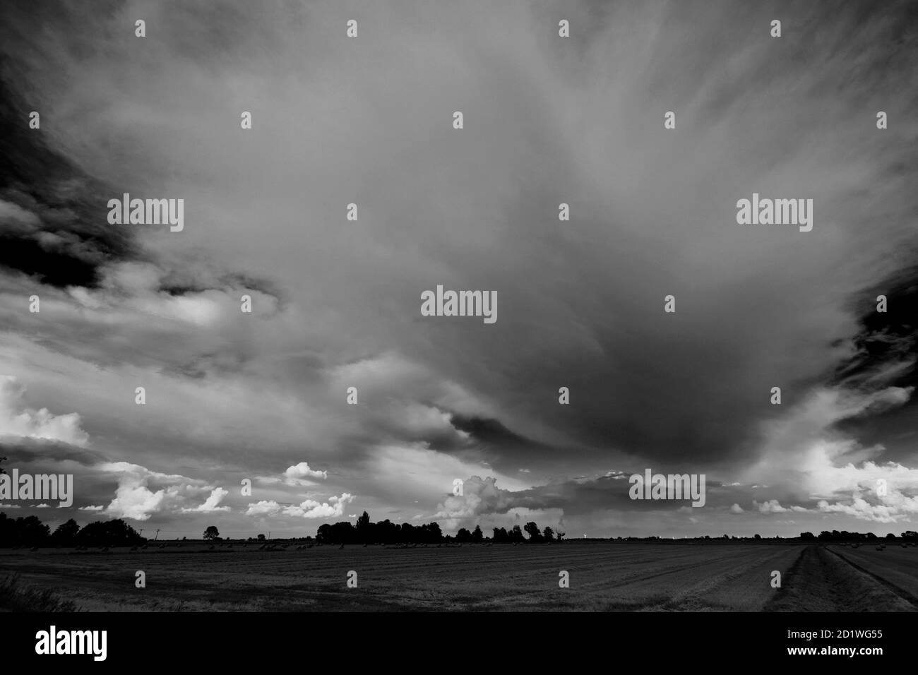 Cumulonimbus capillatus uk hi-res stock photography and images - Alamy