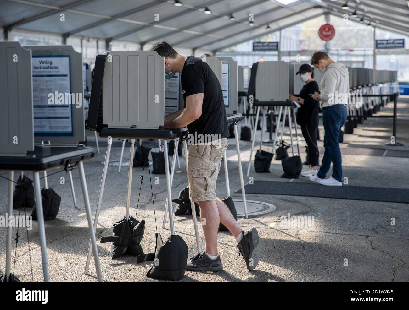 San Francisco, USA. 5th Oct, 2020. People are seen at an outdoor voting ...