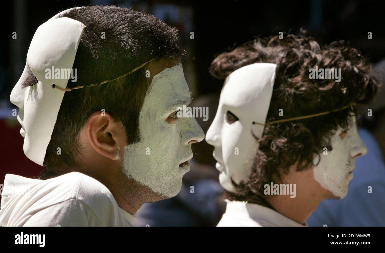 Two faced mask hi-res stock photography and images - Alamy