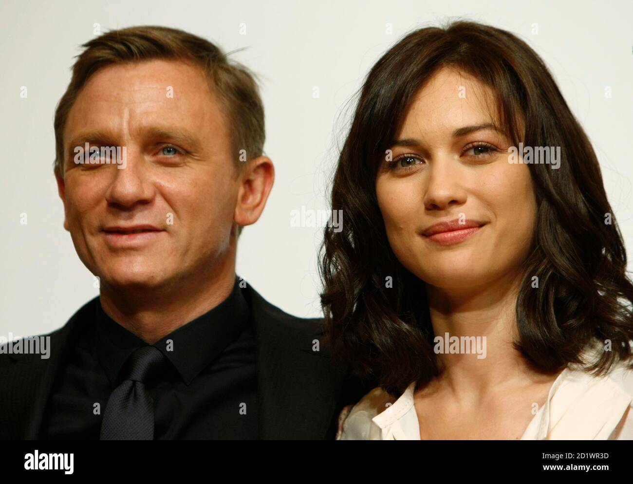 Olga kurylenko daniel craig hi-res stock photography and images - Alamy