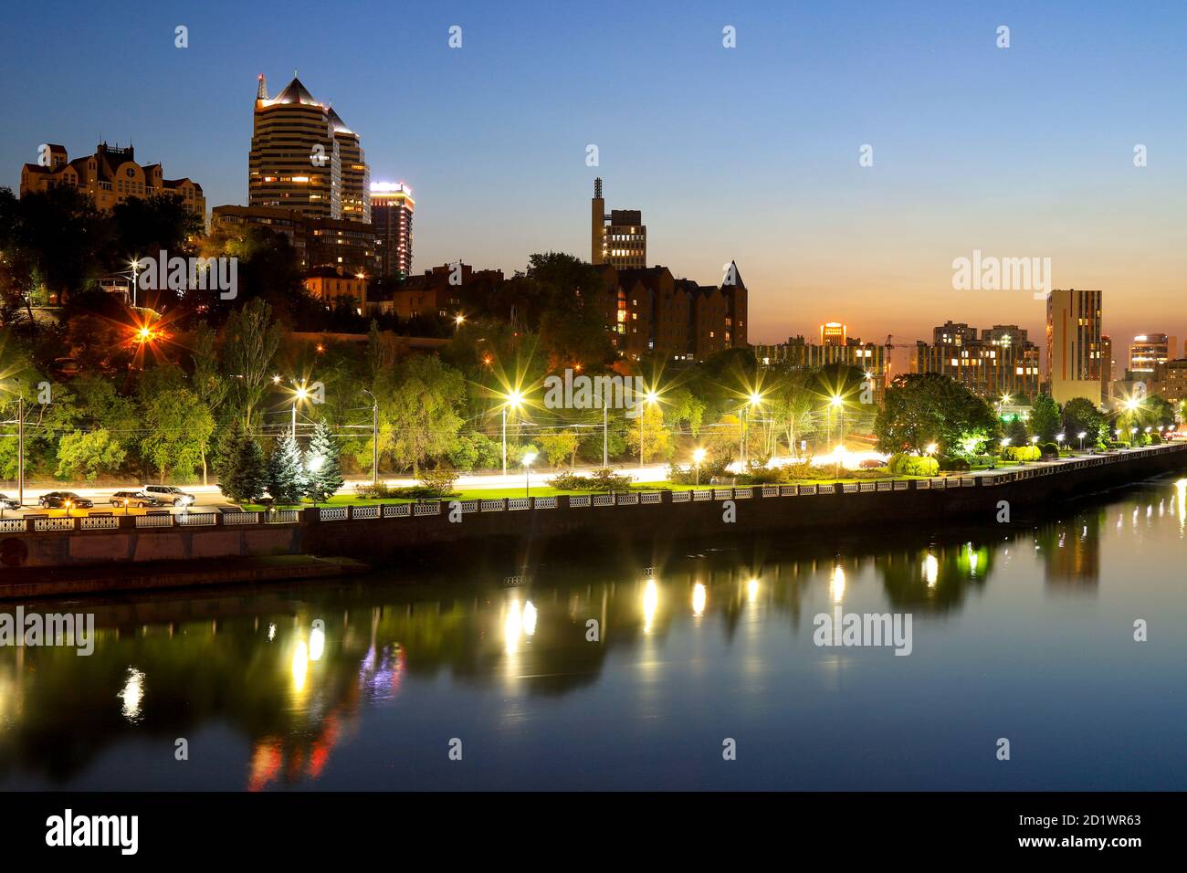Modern big buildings skyscraper hi-res stock photography and images - Alamy
