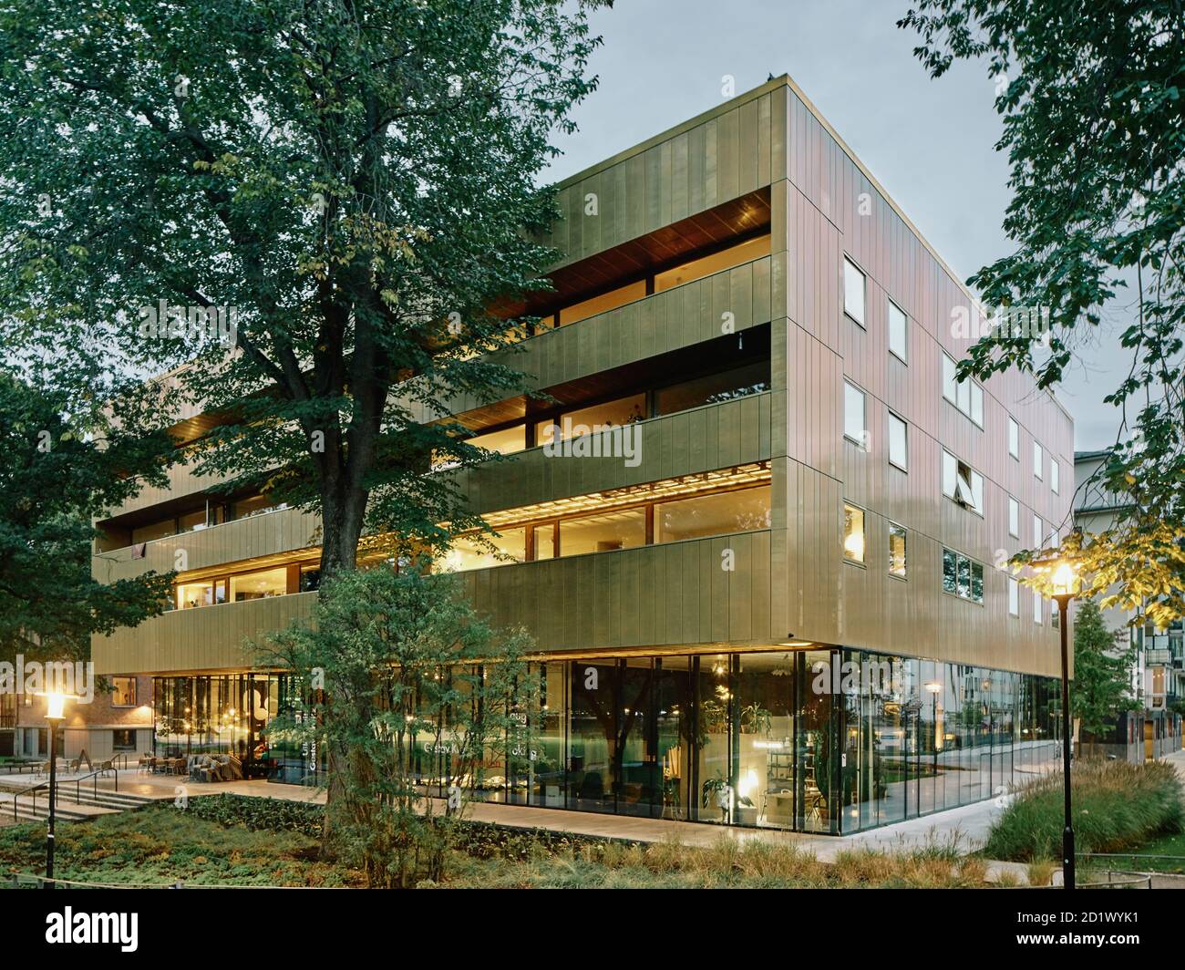 5 story building hi-res stock photography and images - Alamy