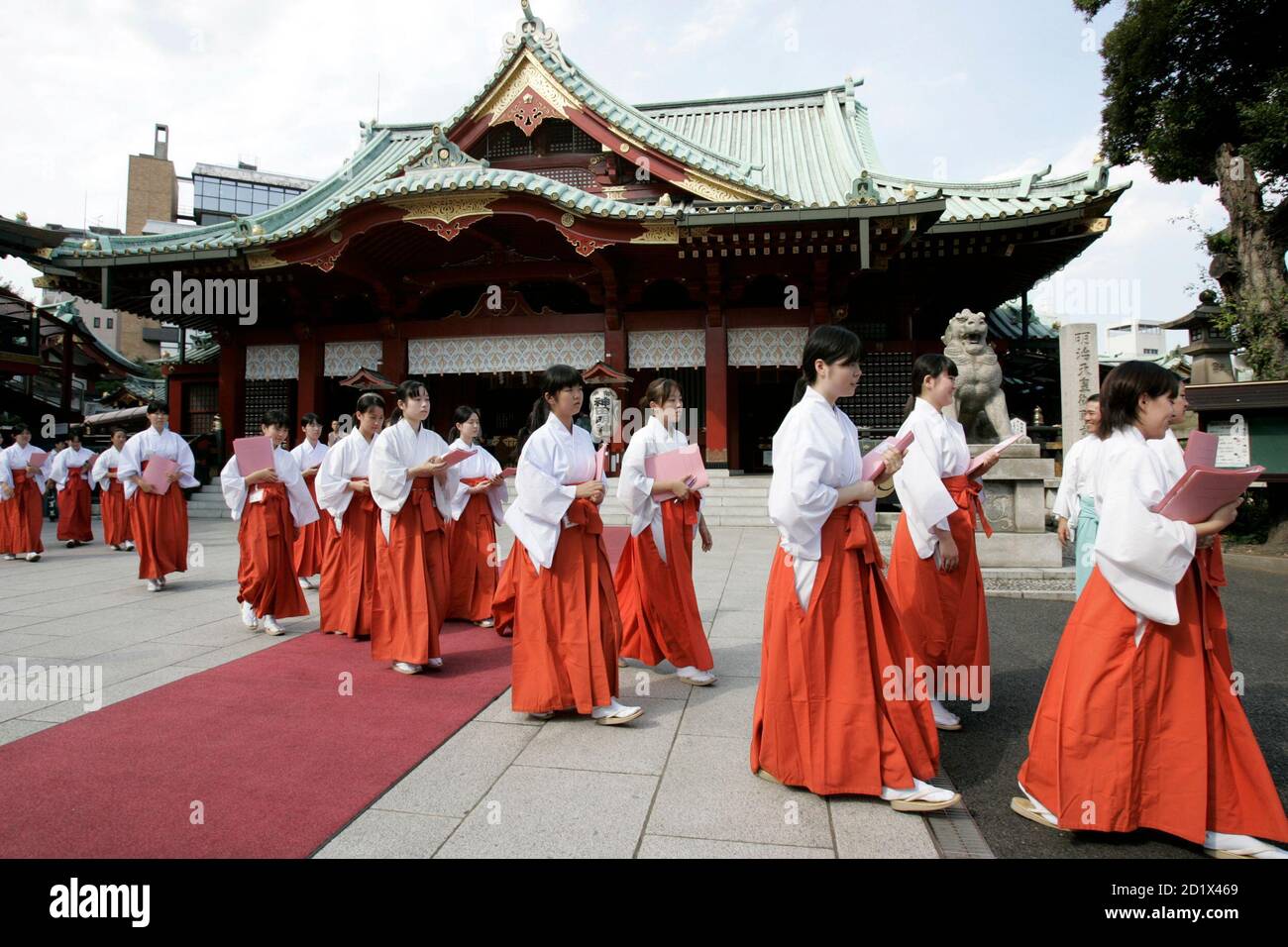 Shinto Rituals High Resolution Stock Photography and Images - Alamy