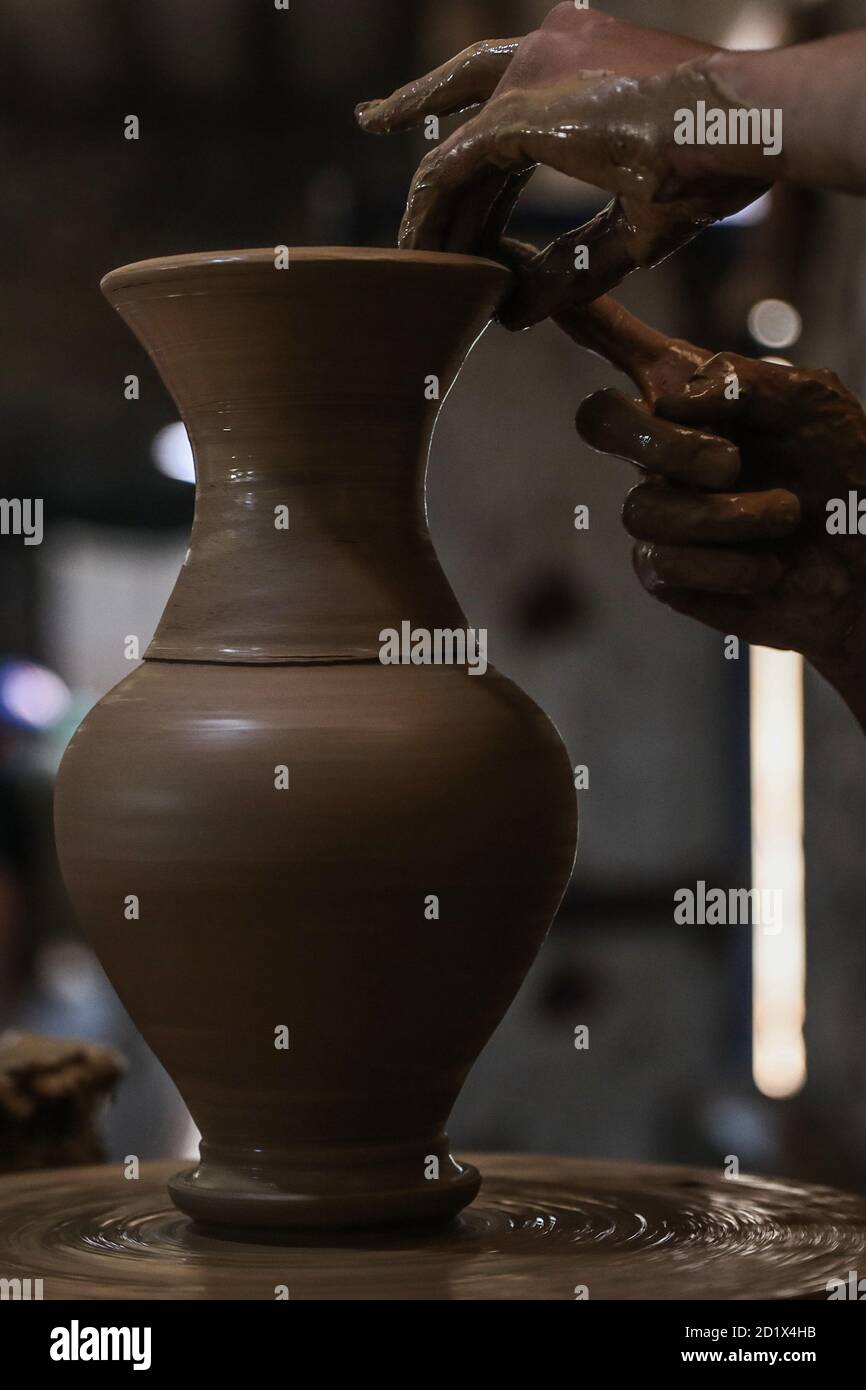 Pottery industry hi-res stock photography and images - Alamy