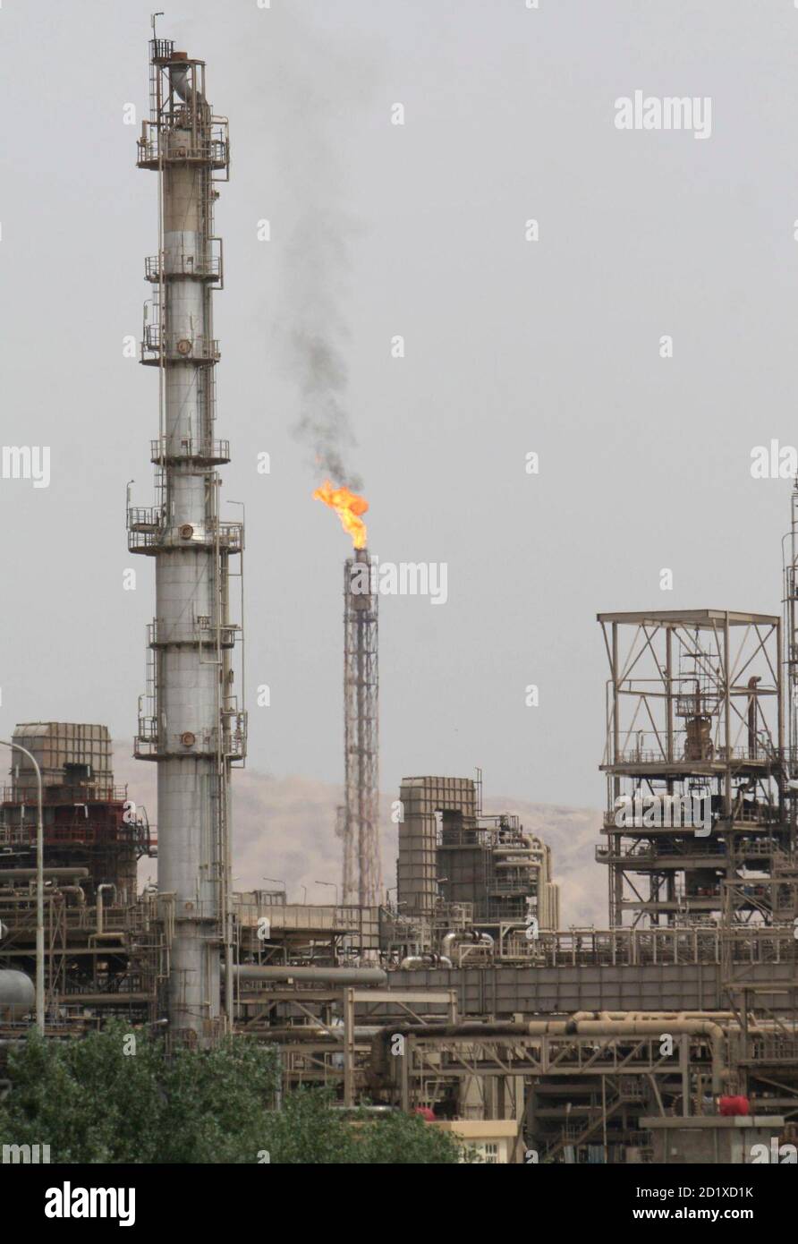 Baiji and oil hi-res stock photography and images - Alamy