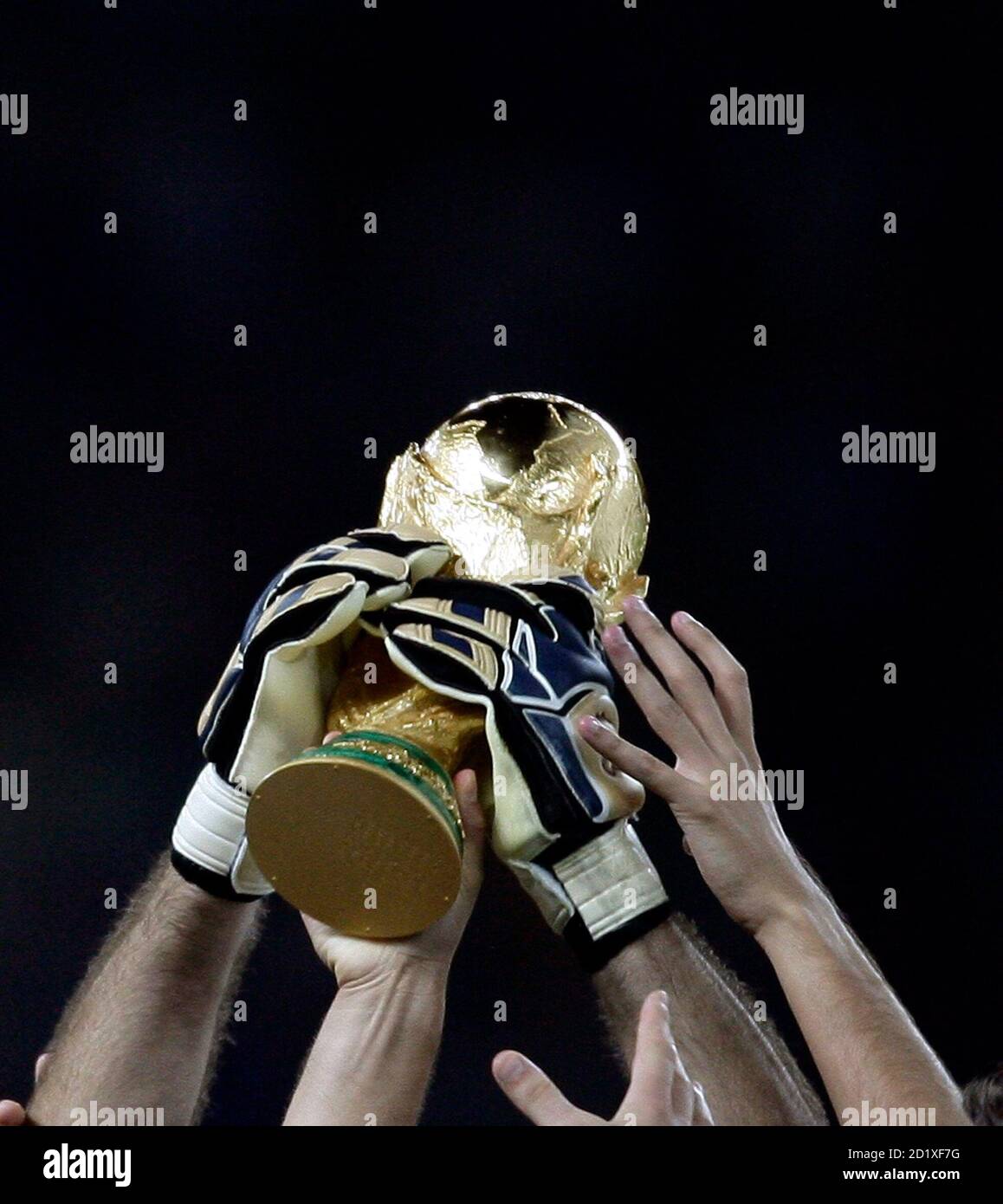 Italy players lift the trophy hi-res stock photography and images - Alamy