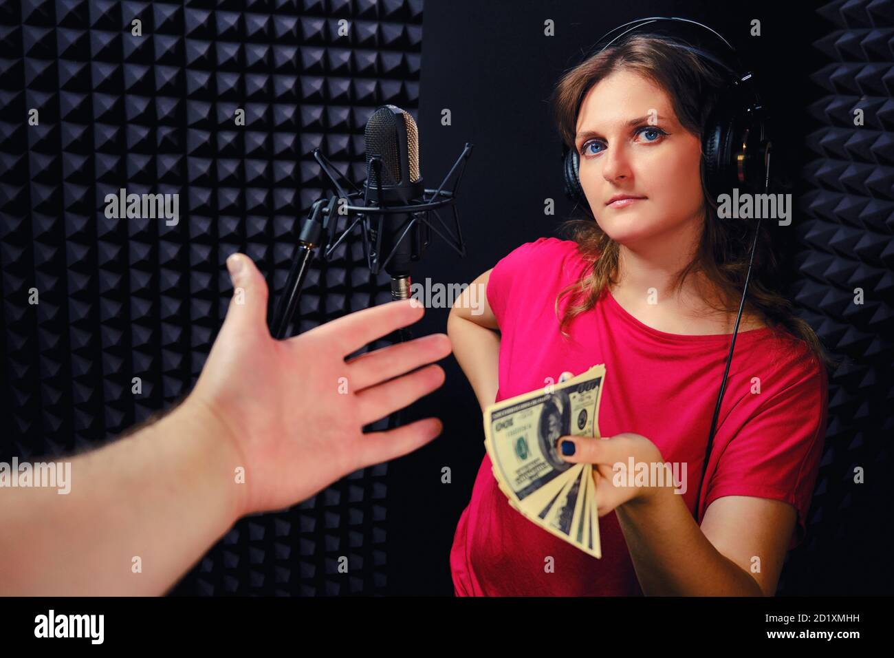 Money sign singer hi-res stock photography and images - Alamy