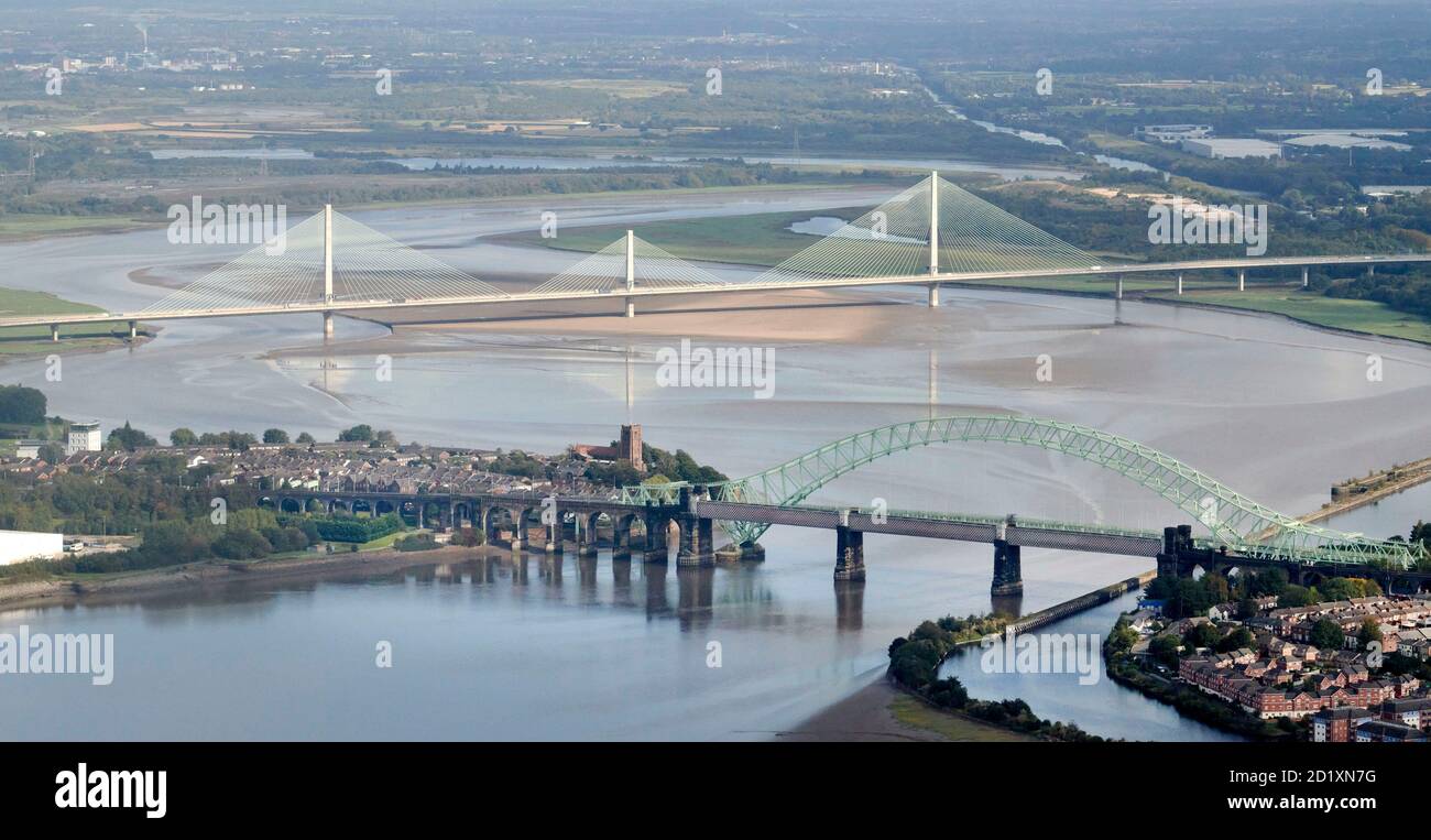 Old runcorn bridge hi-res stock photography and images - Alamy