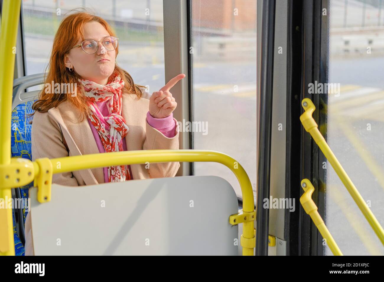 Woman points finger street hi-res stock photography and images - Alamy