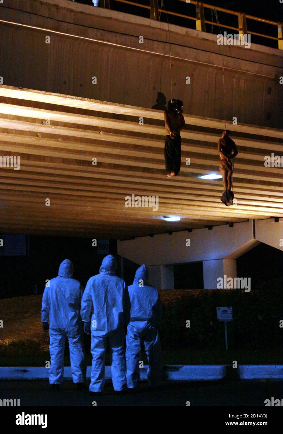 Hanging bodies hi-res stock photography and images - Alamy
