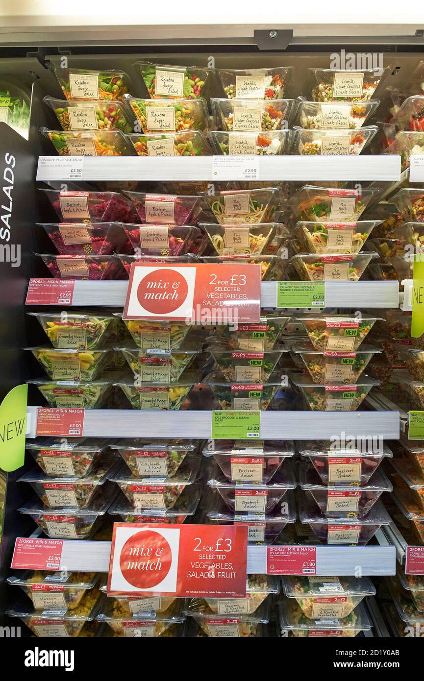 Ready meals display hi-res stock photography and images - Alamy