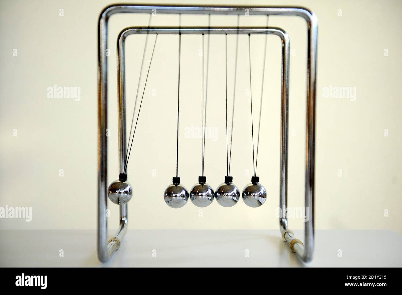 Newton cradle hi-res stock photography and images - Alamy