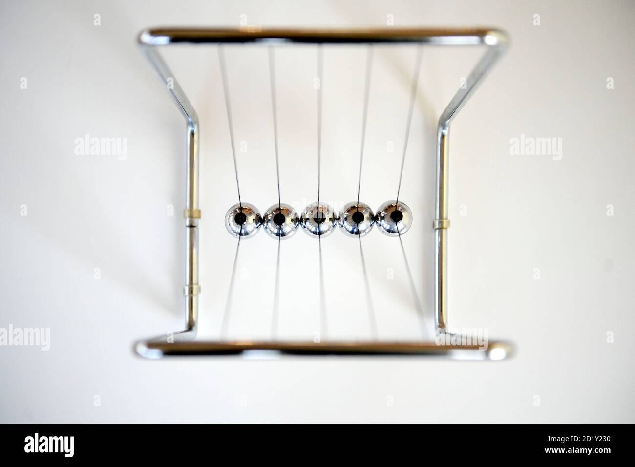 Newtons balls hi-res stock photography and images - Alamy
