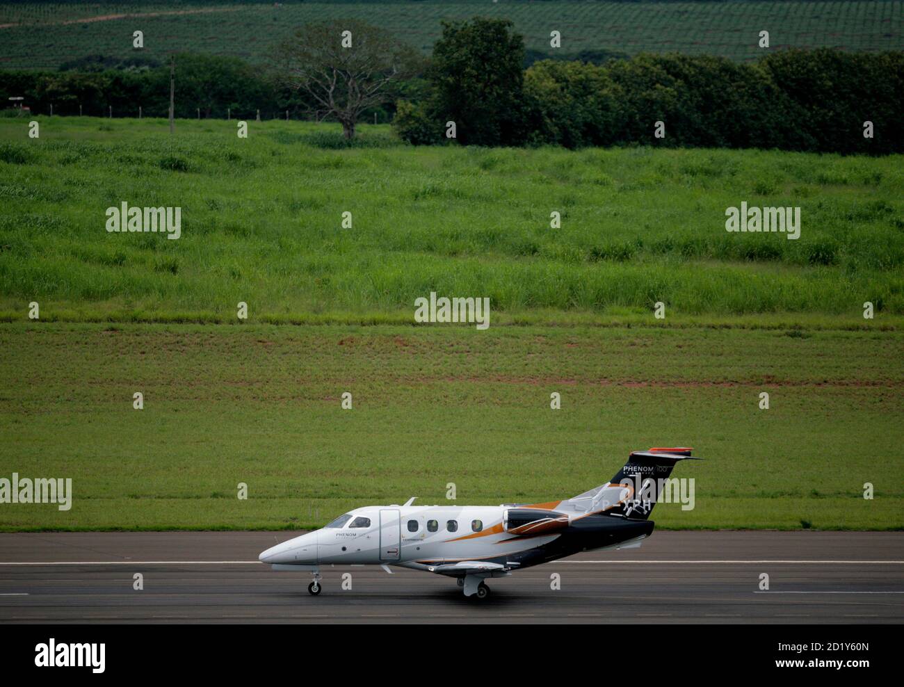 Embraer phenom executive jet hi-res stock photography and images - Alamy