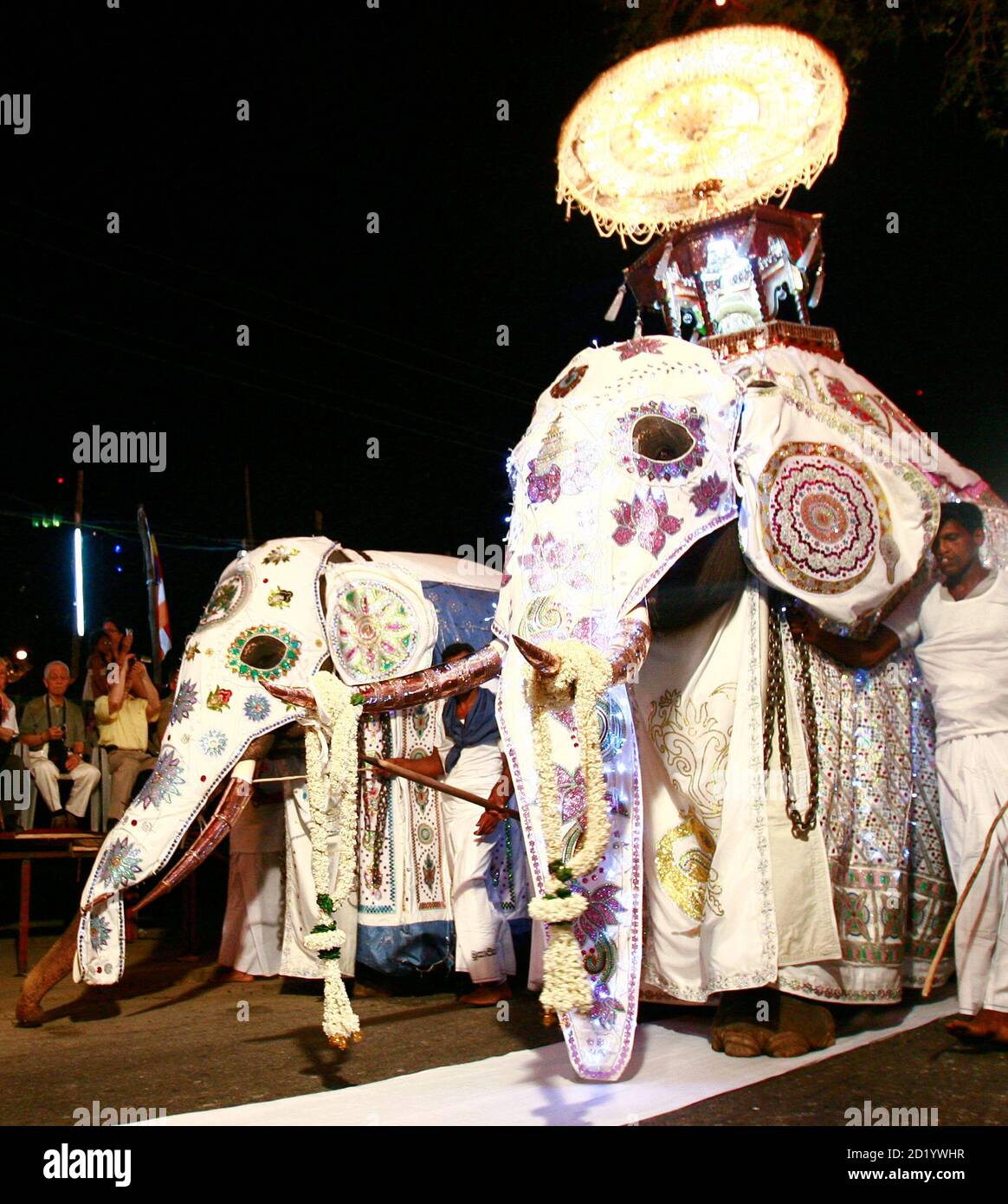 Poya ritual sri lanka hi-res stock photography and images - Alamy