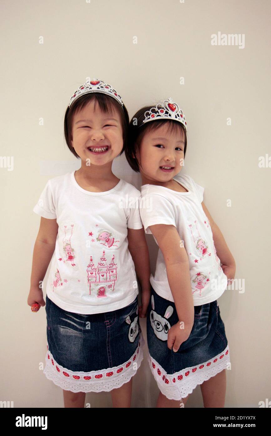 Hong kong shopping mall 2010 hi-res stock photography and images - Alamy