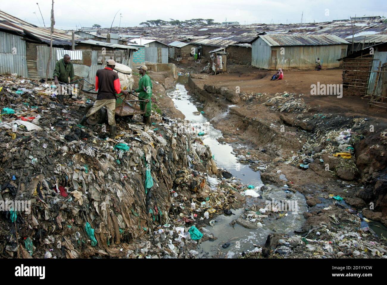 Informal settlement river africa hi-res stock photography and images ...