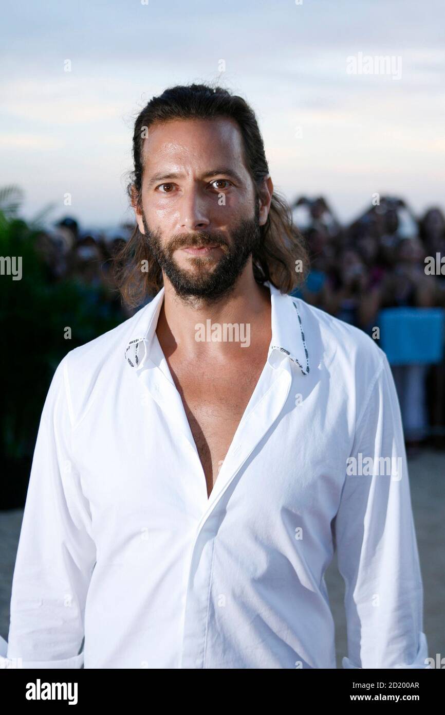 Henry Ian Cusick High Resolution Stock Photography and Images - Alamy