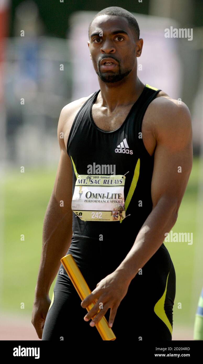 Track 4x100 relay hi-res stock photography and images - Alamy