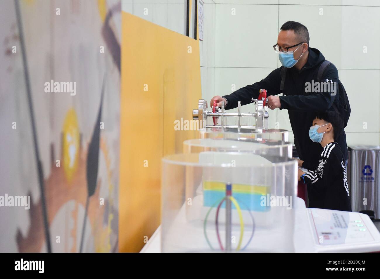 Hefei, China's Anhui Province. 6th Oct, 2020. People try a science ...