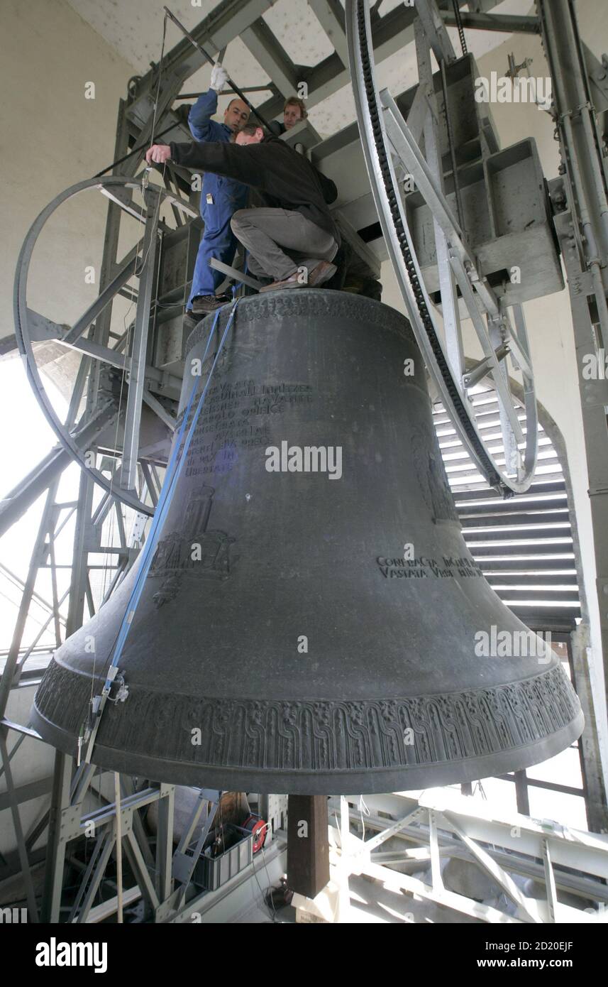 Pummerin bell hi-res stock photography and images - Alamy