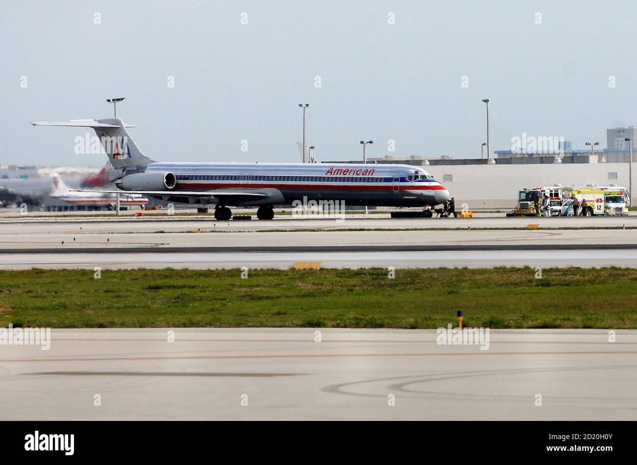 Miami airport runway hi-res stock photography and images - Alamy