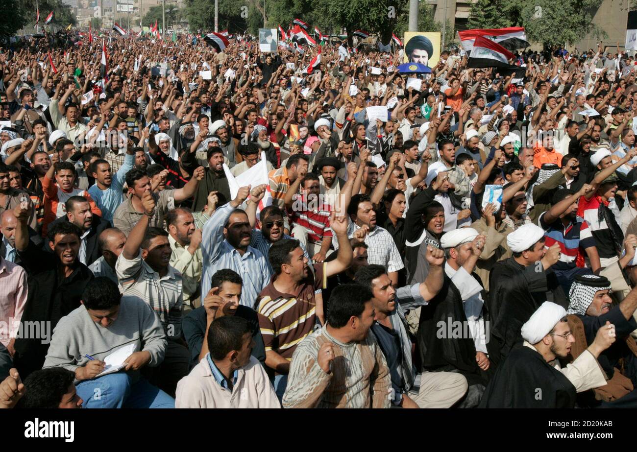 Statue of president saddam hussein hi-res stock photography and images ...