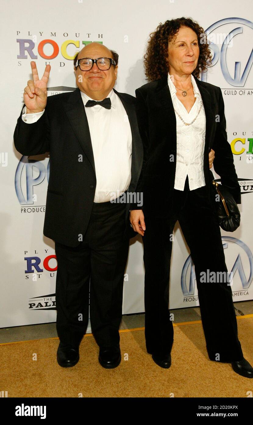 Actor danny devito wife rhea hi-res stock photography and images - Alamy