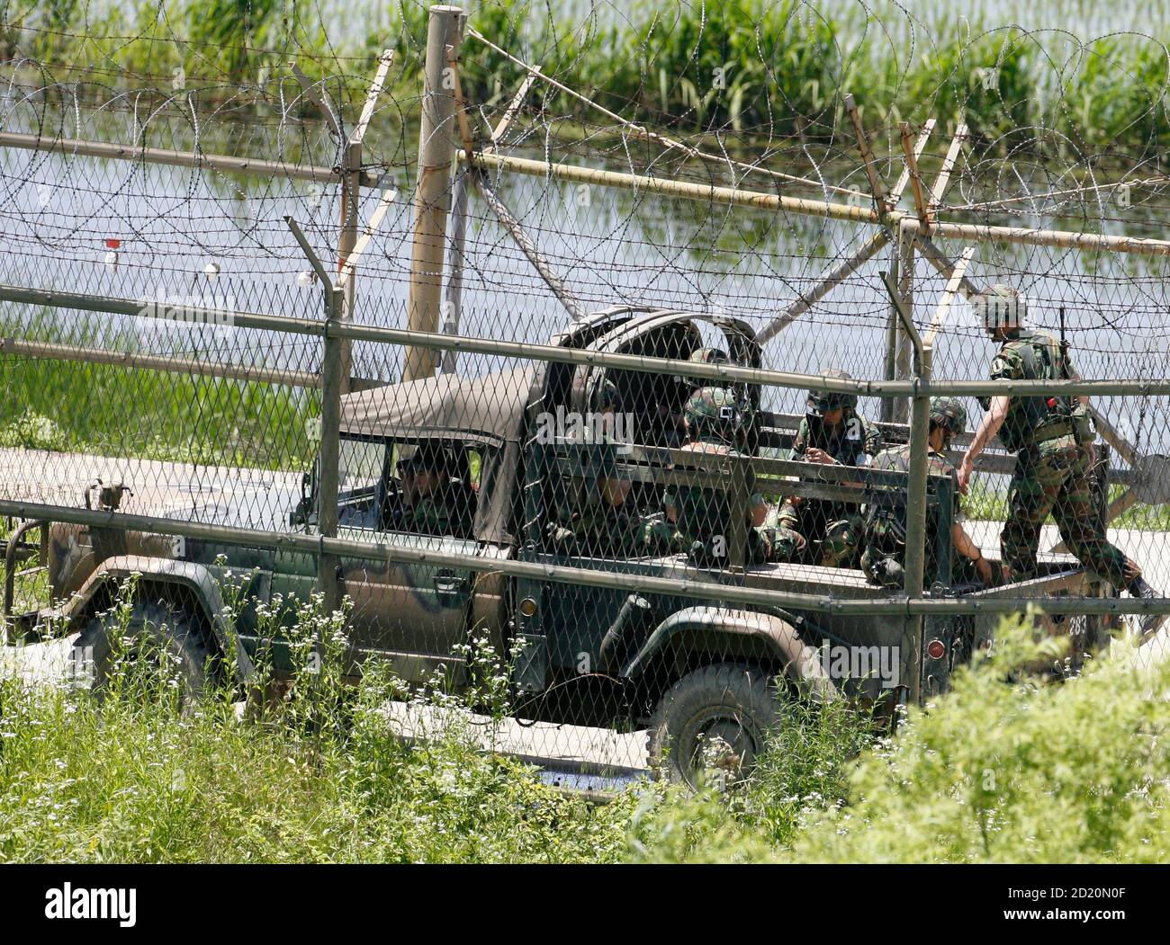 South korea dmz soldiers patrol hi-res stock photography and images - Alamy