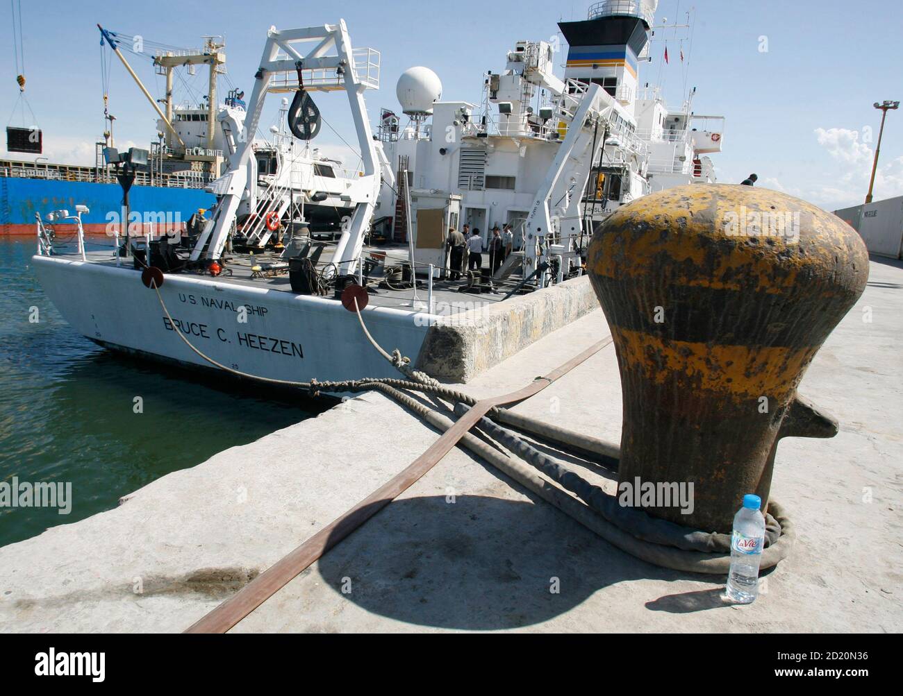 Pathfinder class oceanographic survey ship hi-res stock photography and ...