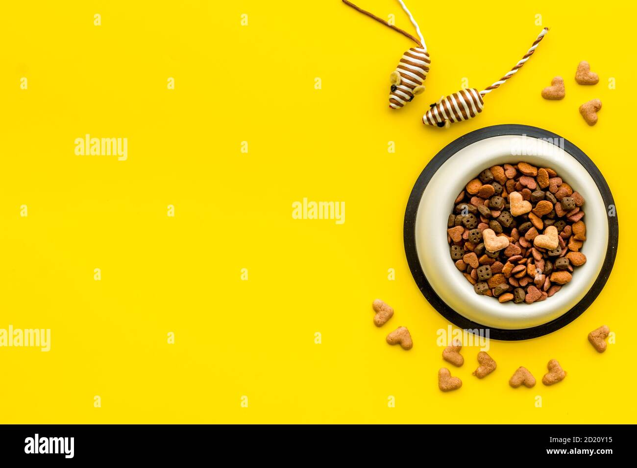 Pet food and cat treats, overhead view Stock Photo - Alamy