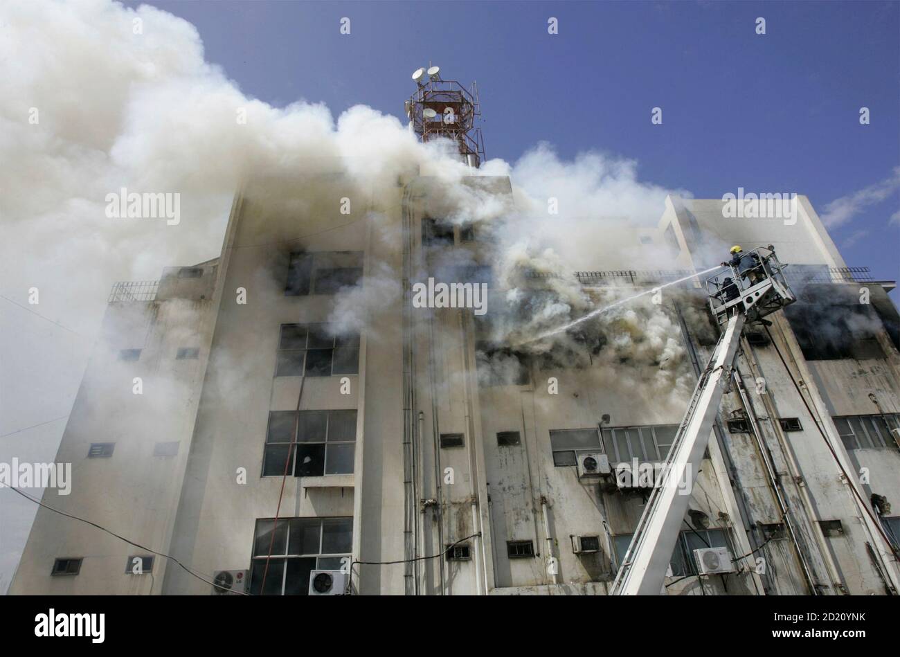 Multi storey office hi-res stock photography and images - Alamy