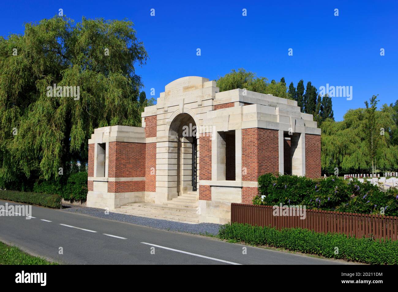 Main entrance of the (First World War) Lijssenthoek Military Cemetery ...