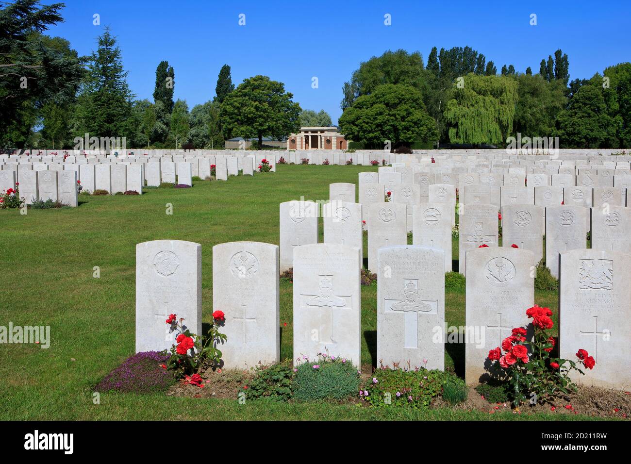 Commonwealth tombs at the (First World War) Lijssenthoek Military ...