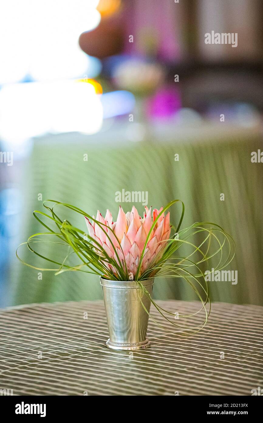 flower table arrangement at corporate party event or gala dinner Stock ...